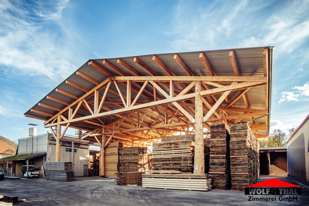 Wetterschutzdach für ein Sägewerk - Zimmerei Wolfthal